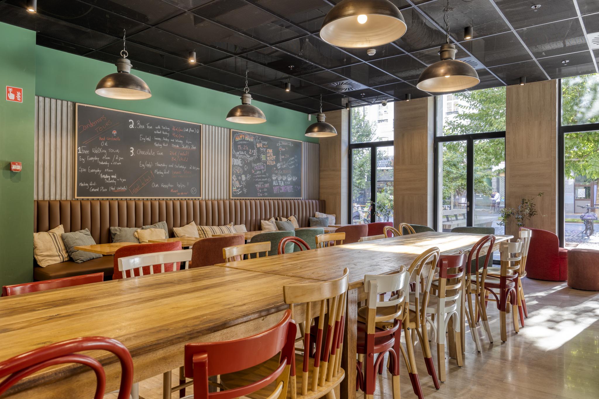 Hostel Brussels Centre | LATROUPE Grand Place Official Site