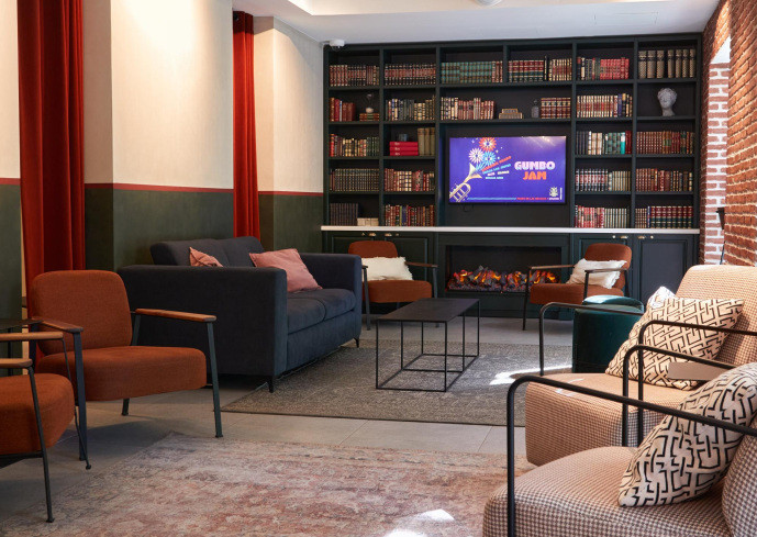 Hostel in Madrid City Center | LATROUPE Prado Official